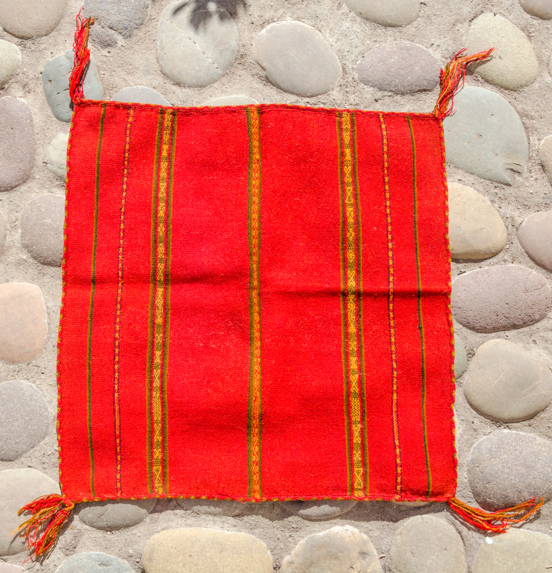 W-031 Small, Finely Woven Red Weaving – The AN-Mercado
